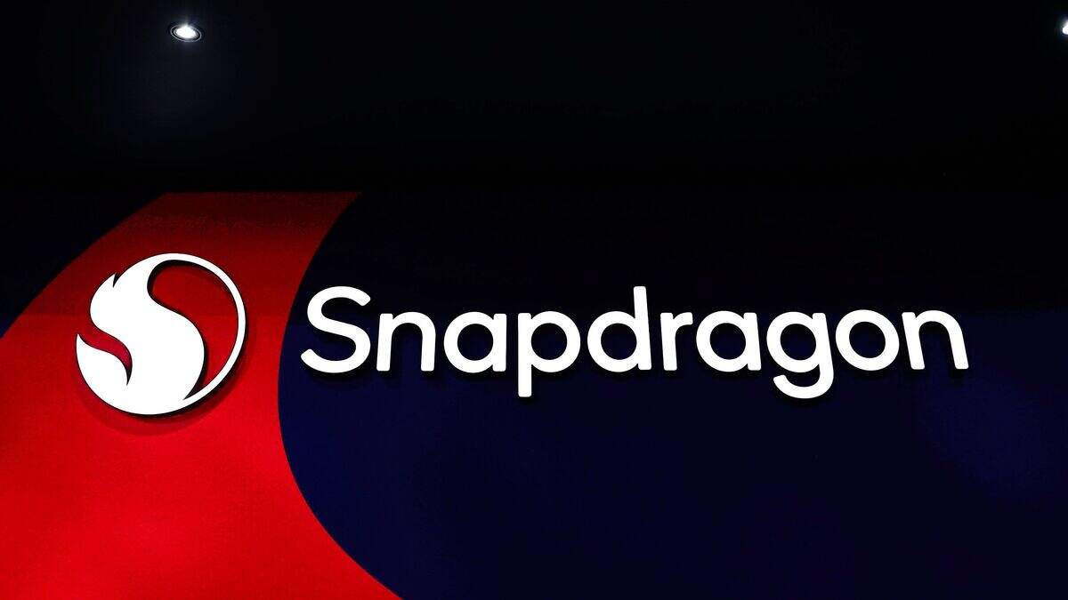Manchester United agree £60m-a-year Snapdragon shirt deal | Irish ...