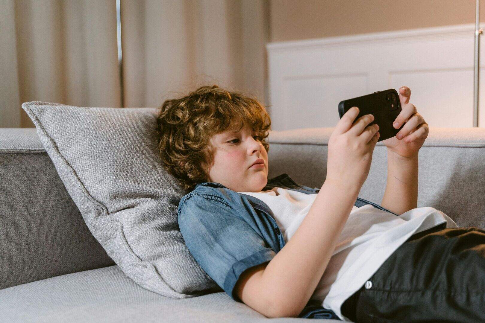 Kerry principals say issues related to pupils’ smartphone use ‘creeping ...