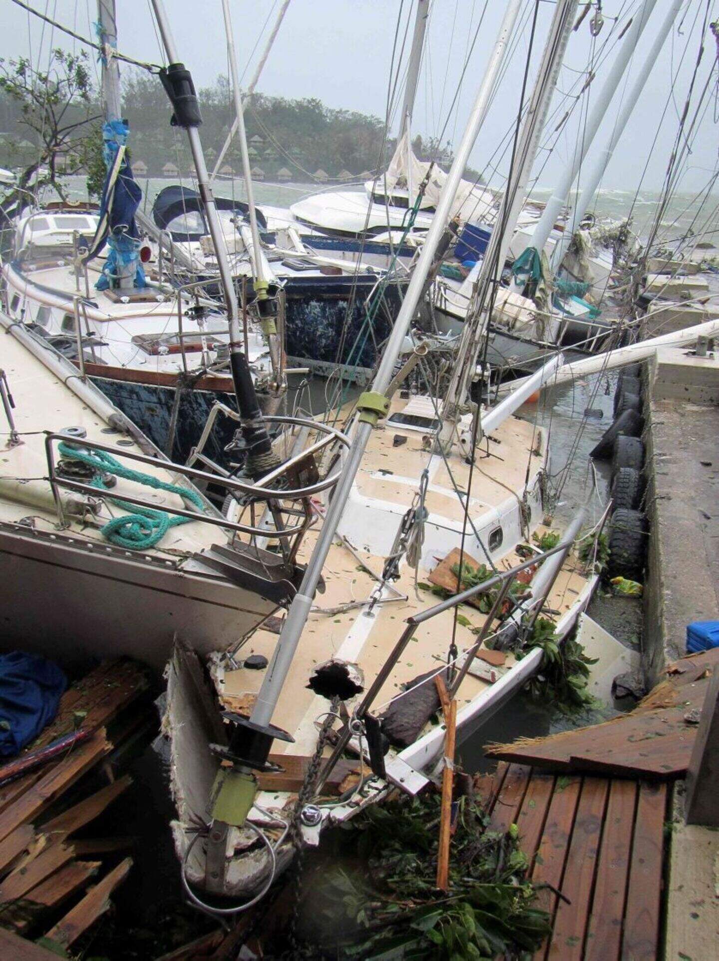 Huge Pacific cyclone devastates tiny island of Vanuatu | Irish Independent
