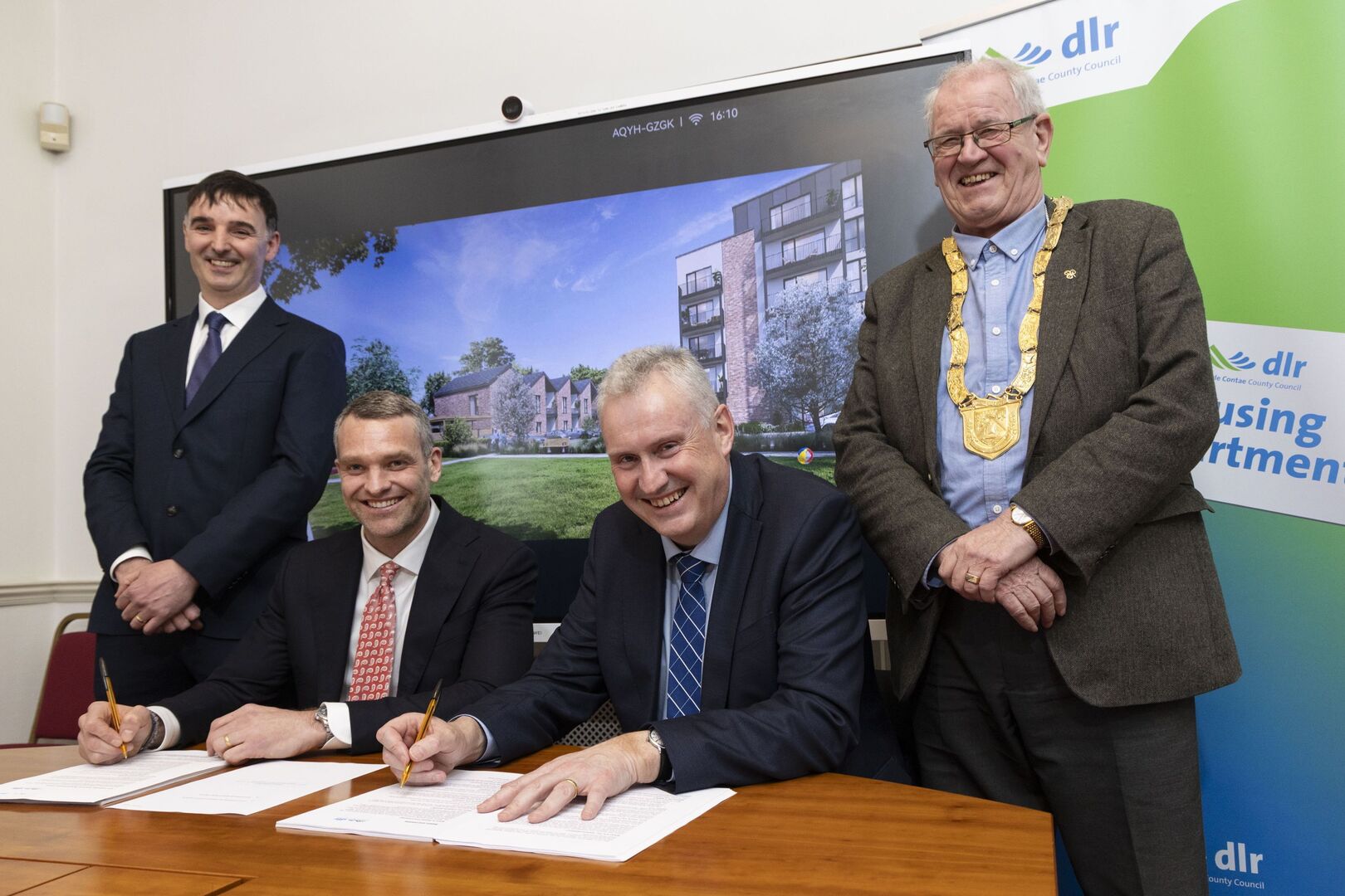 Council signs contracts for 129 new social and affordable homes in ...