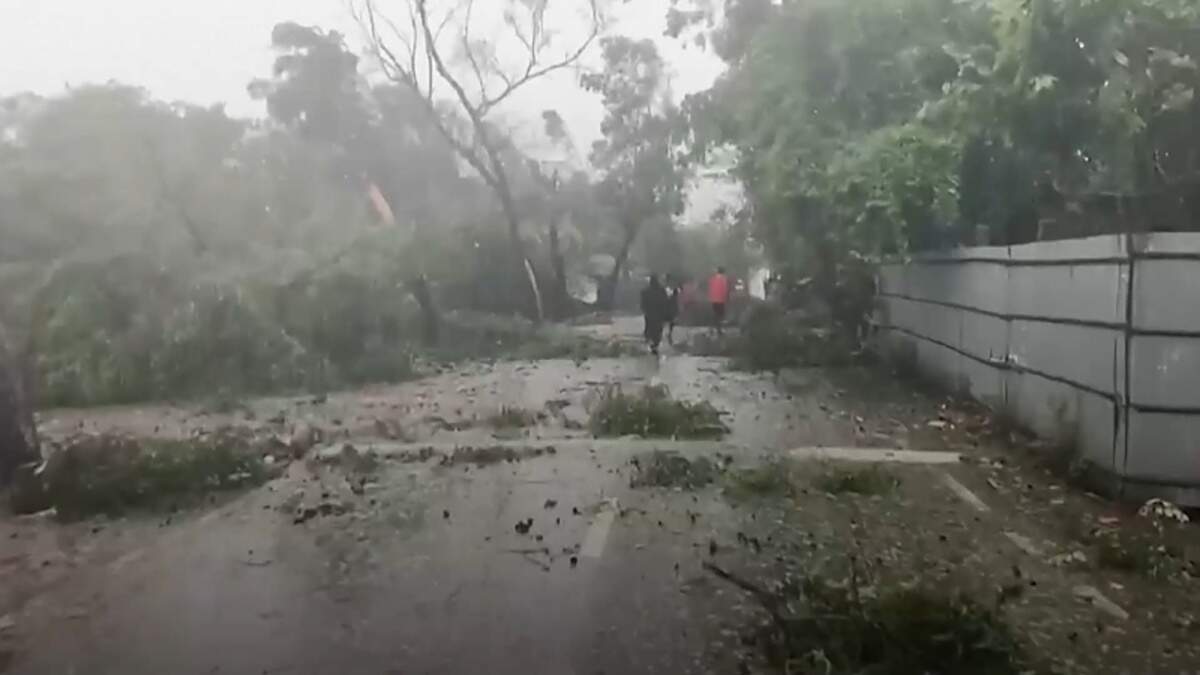 Three dead as Cyclone Mocha makes landfall in Myanmar | Irish Independent