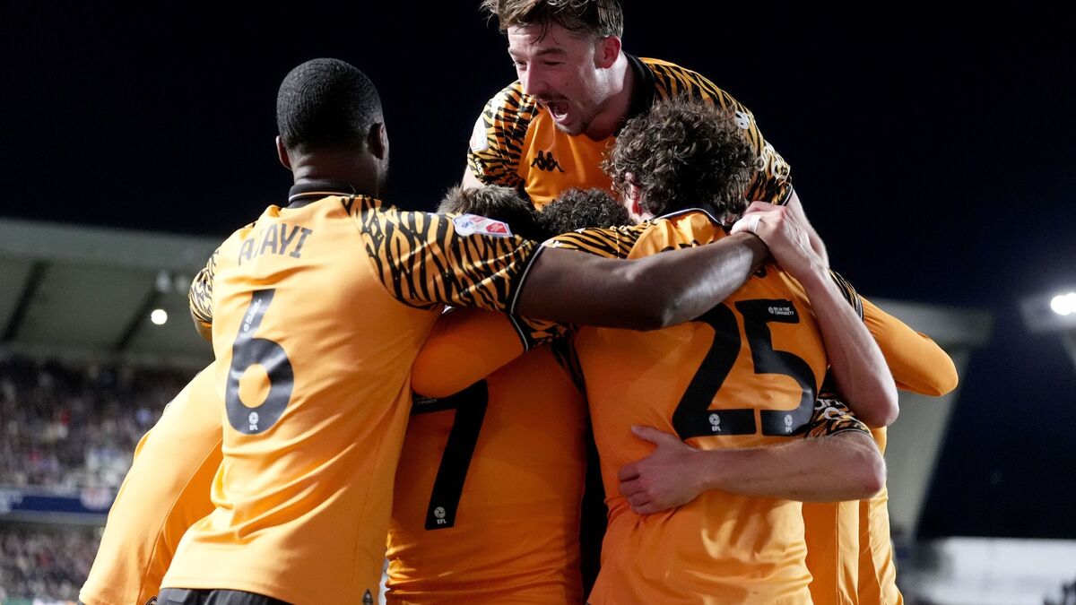 Mohamed Belloumi and Joe Gelhardt send Hull City into Championship play ...