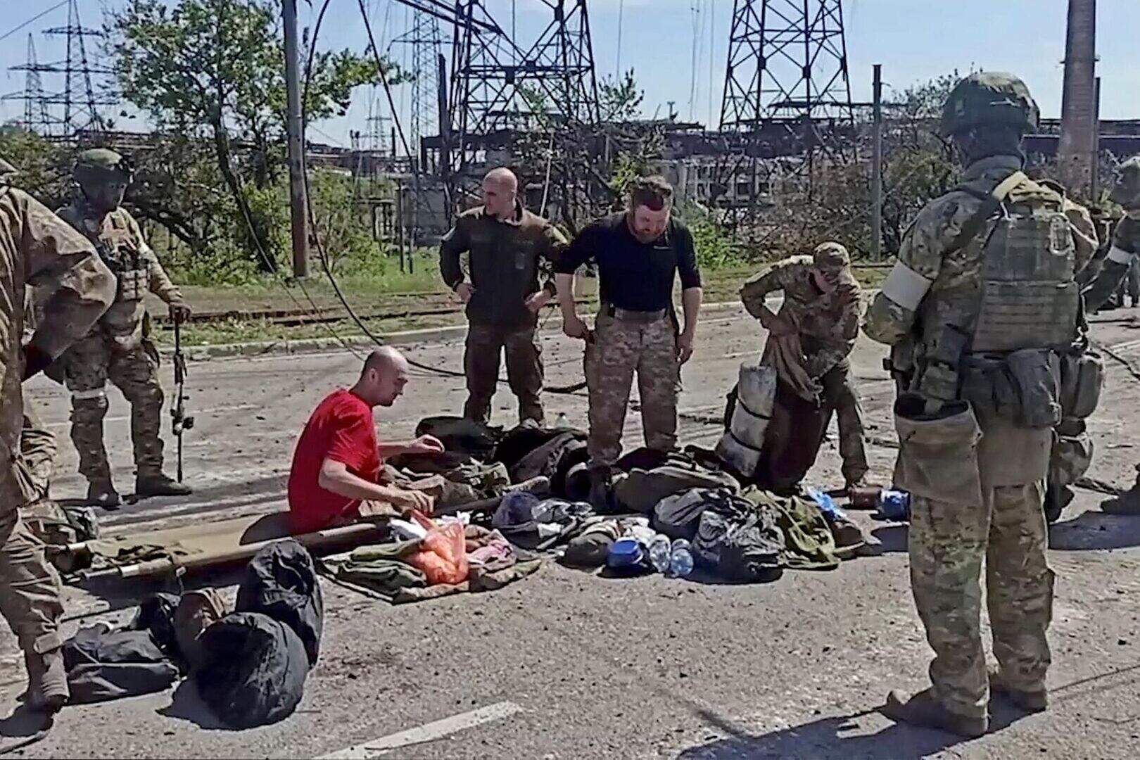 More Ukraine fighters ‘surrender in Mariupol’ as war against Russia ...