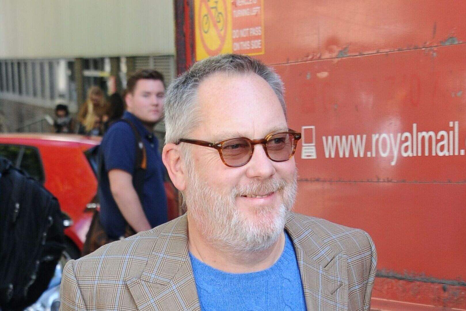 Vic Reeves confirmed for flower sculpture Netflix show | Irish Independent
