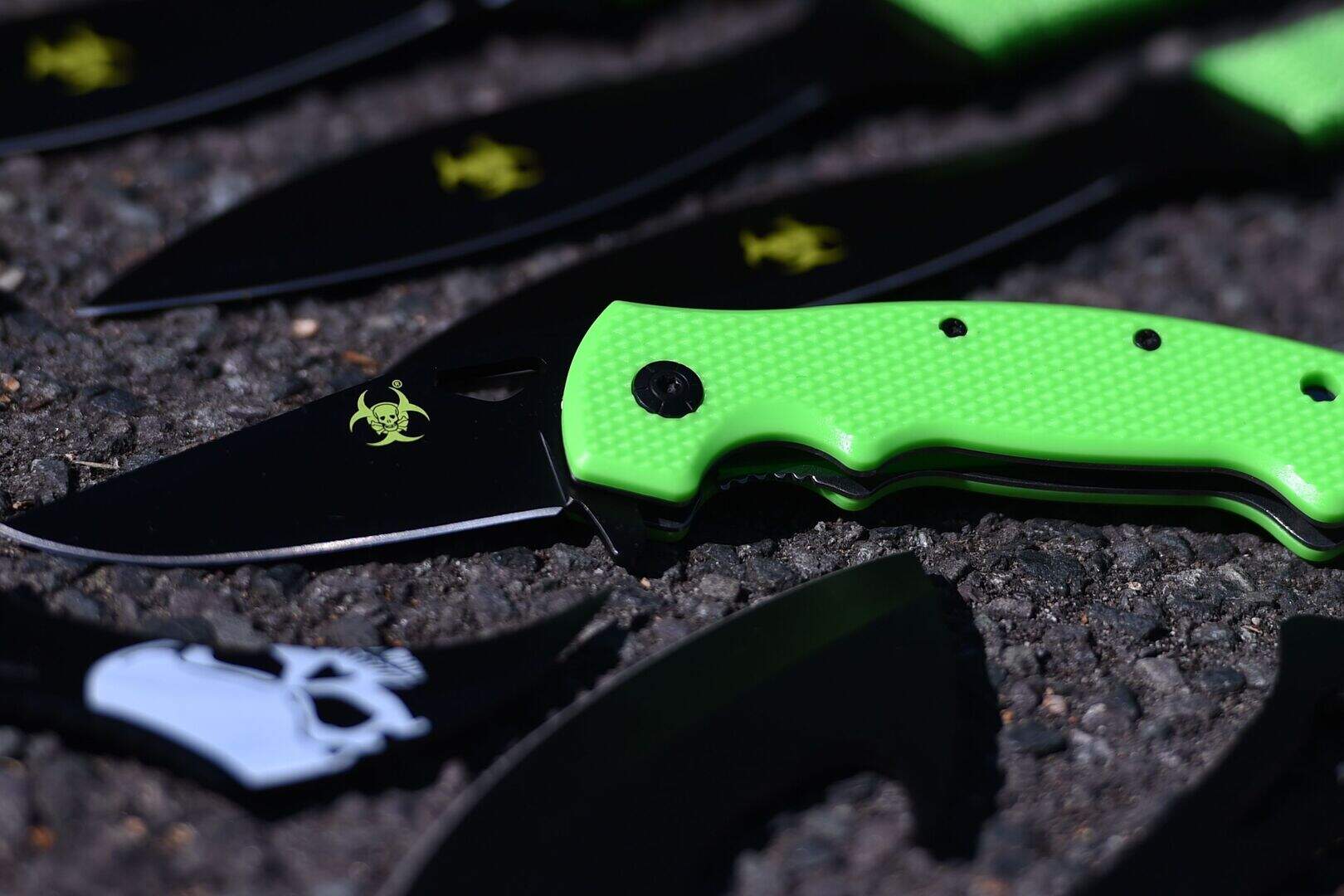 'Zombie knives' and machetes to be banned in England and Wales from ...