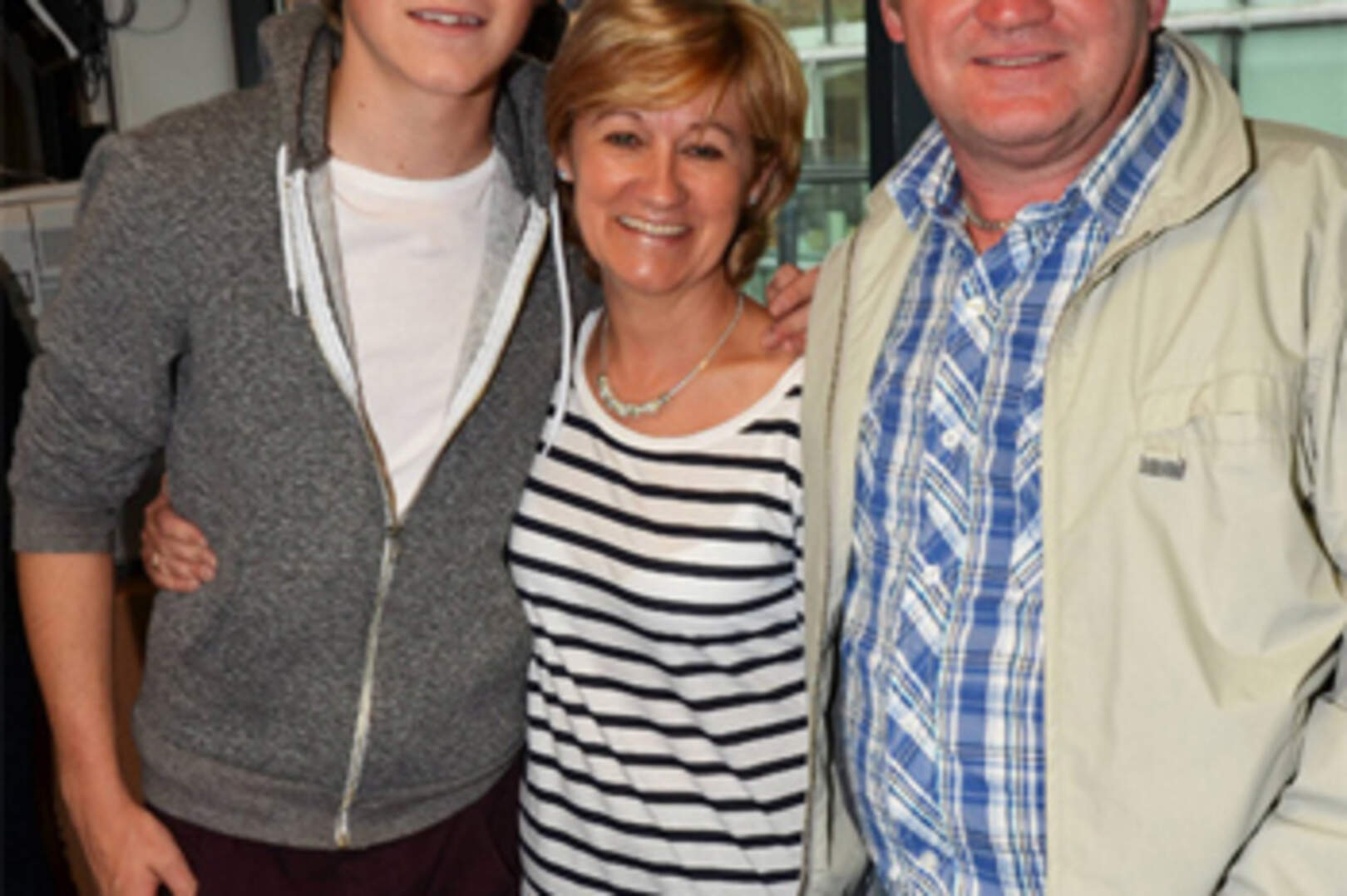 Homesick Niall Horan moves mum Maura from Mullingar to London | Irish ...