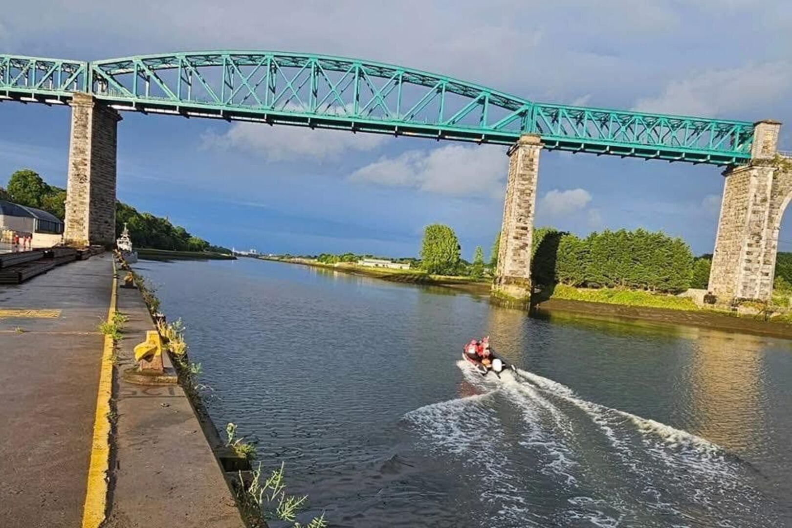 Louth rescue crew called out after dog spotted swimming in River Boyne ...