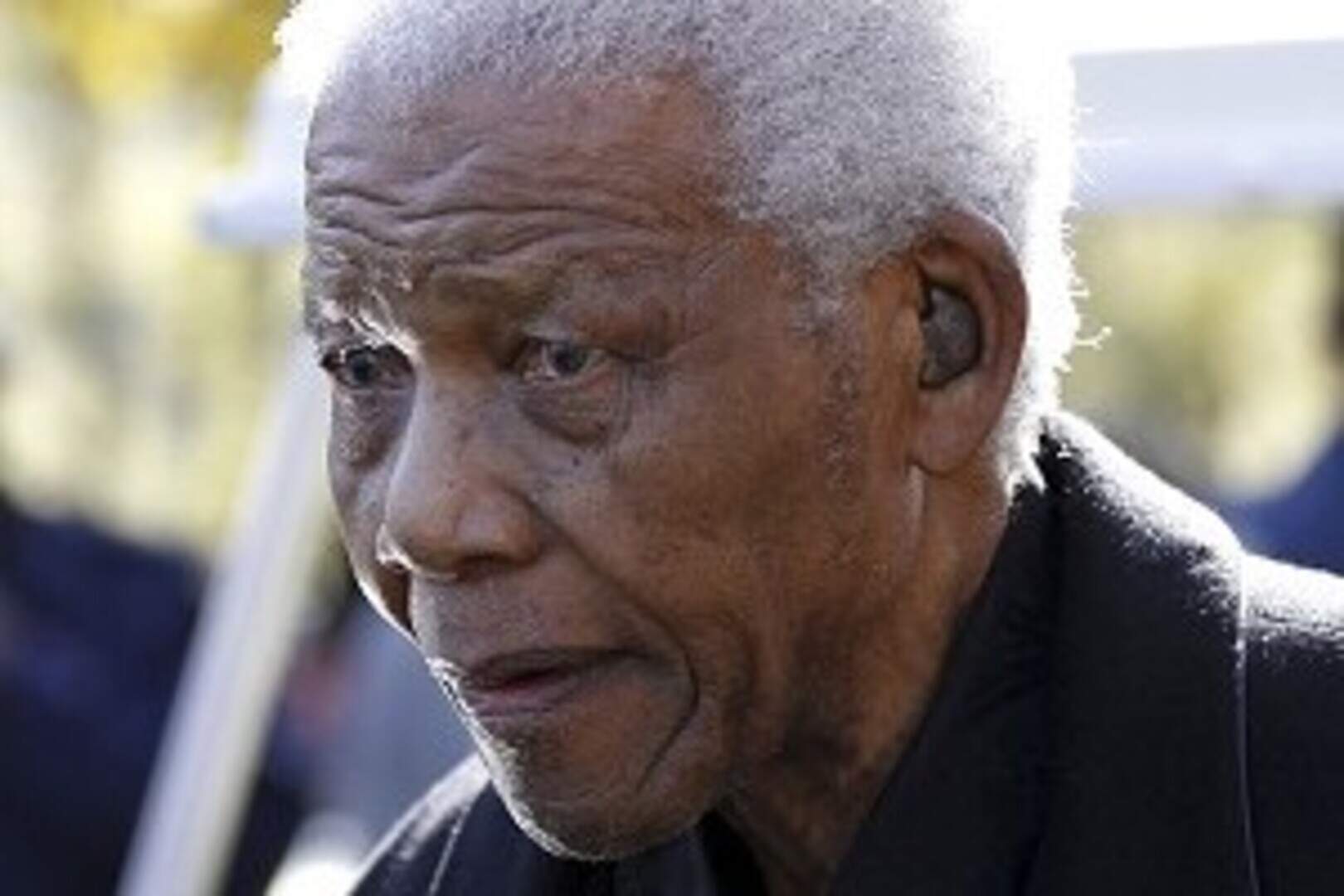 Mandela attends Zenani's funeral | Irish Independent