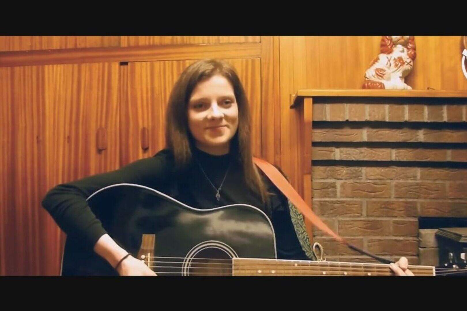 WATCH: Damien Dempsey had tears in his eyes over this student's version ...