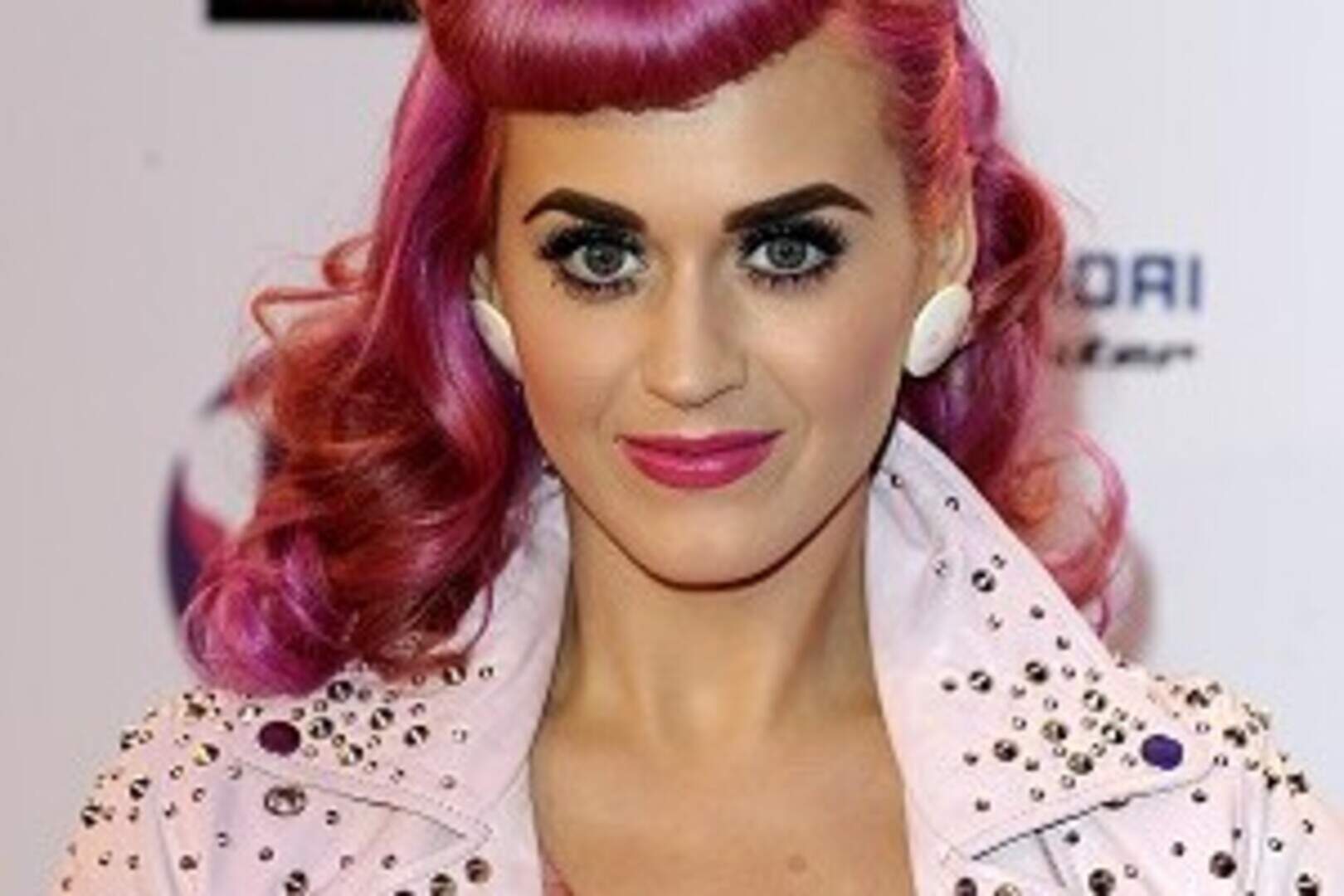 Katy Perry snapped kissing new love | Irish Independent