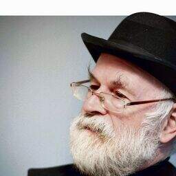 Terry Pratchett: A Life with Footnotes – fan’s-eye view misses the big ...