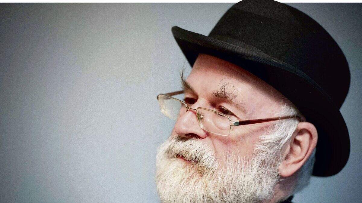 Terry Pratchett: A Life with Footnotes – fan’s-eye view misses the big ...
