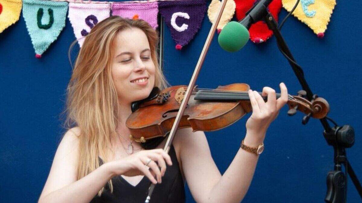 Dromiskin fiddle player Roisin launches album | Irish Independent