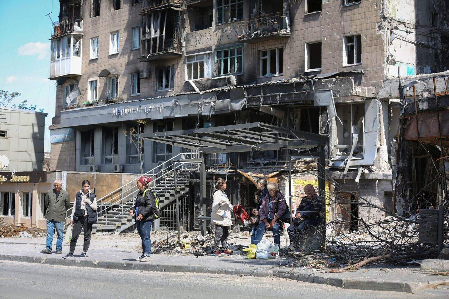 More Ukraine fighters ‘surrender in Mariupol’ as war against Russia ...