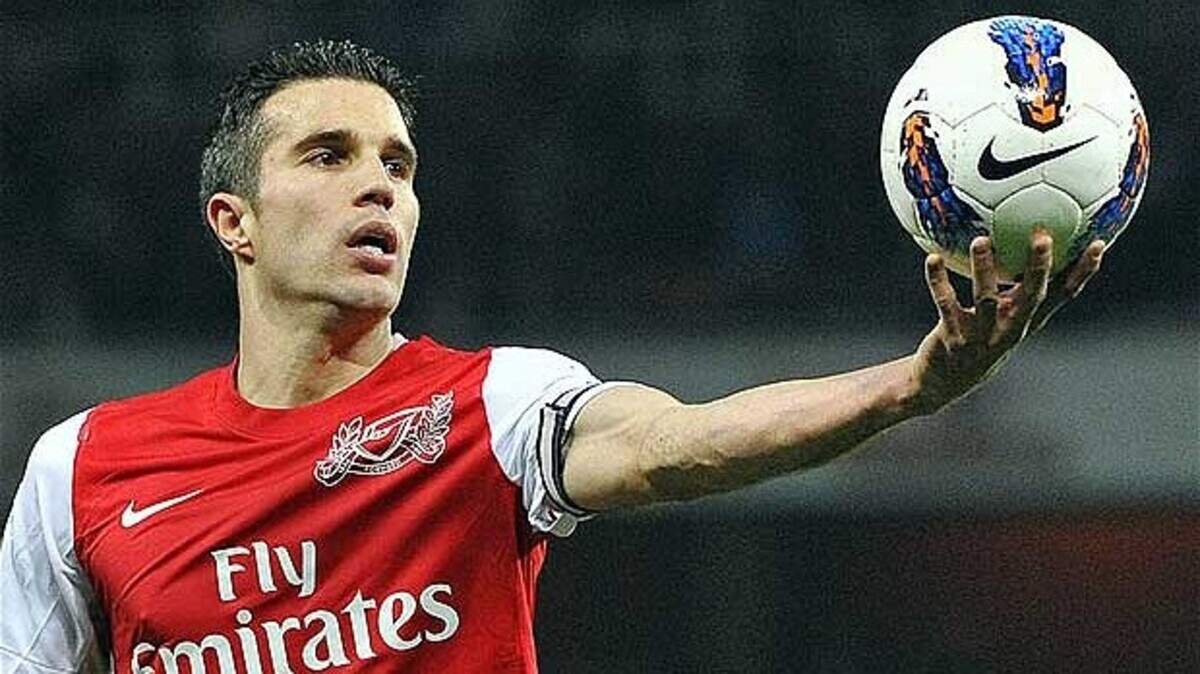 Video: Robin van Persie named Footballer of the Year by England's ...