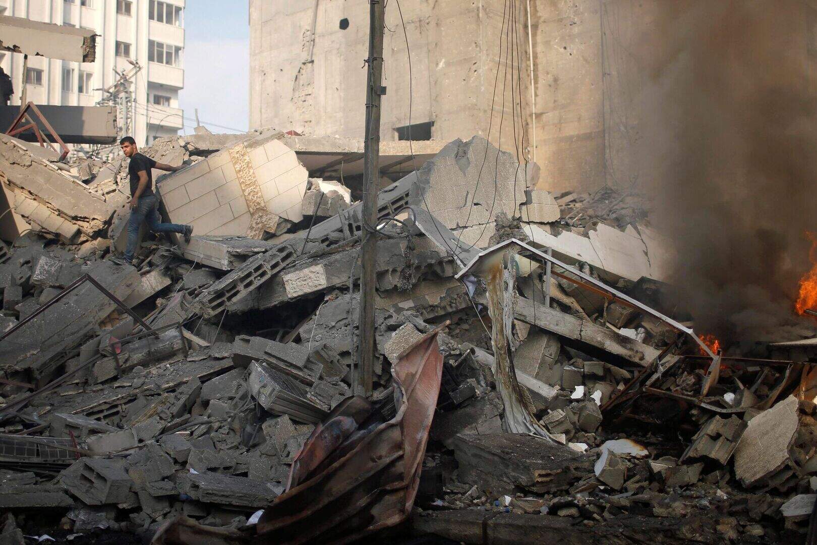 Israel bombs tallest building in Gaza as two killed in latest clashes ...