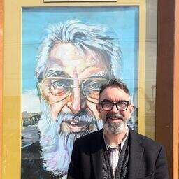Late Dubliners founder Ronnie Drew honoured with huge new portrait at ...