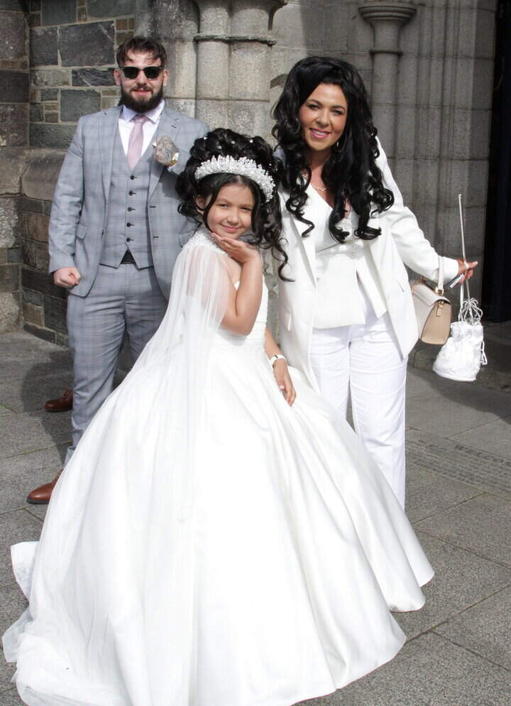 Wexford student arrives in style to Holy Communion in horse-drawn ...