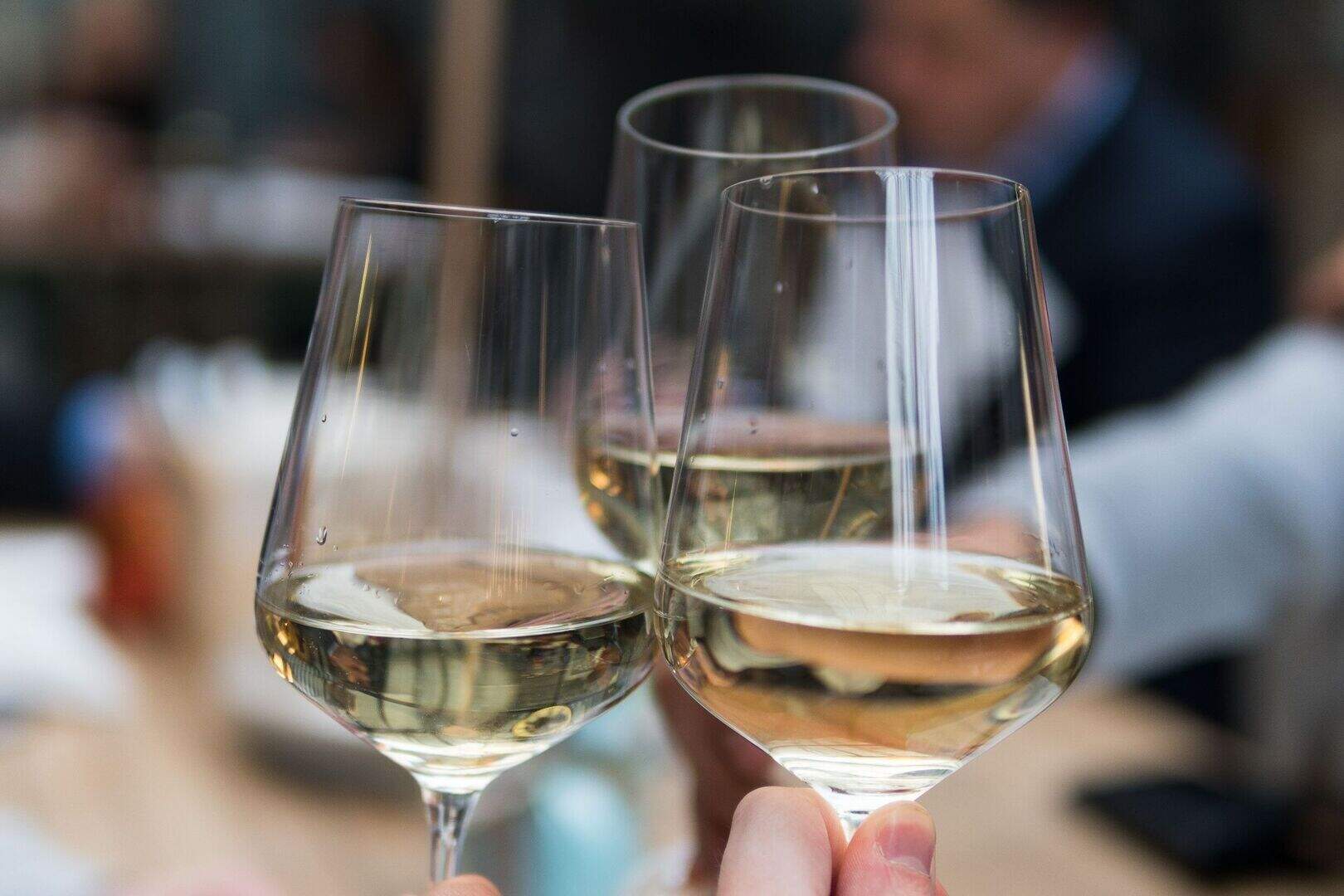 Introducing the 'wine wall' - The bizarre wedding trend that sees ...