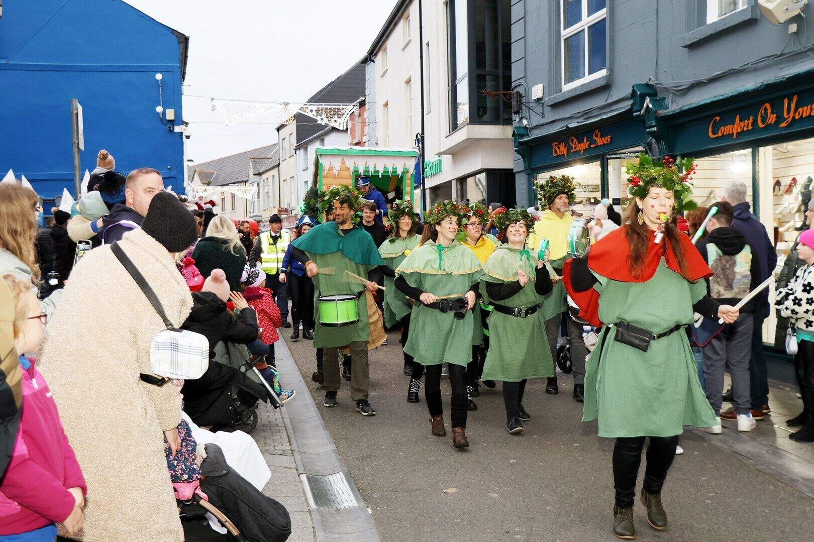 Wexford lights up for Christmas as Santa and his helpers come to town ...
