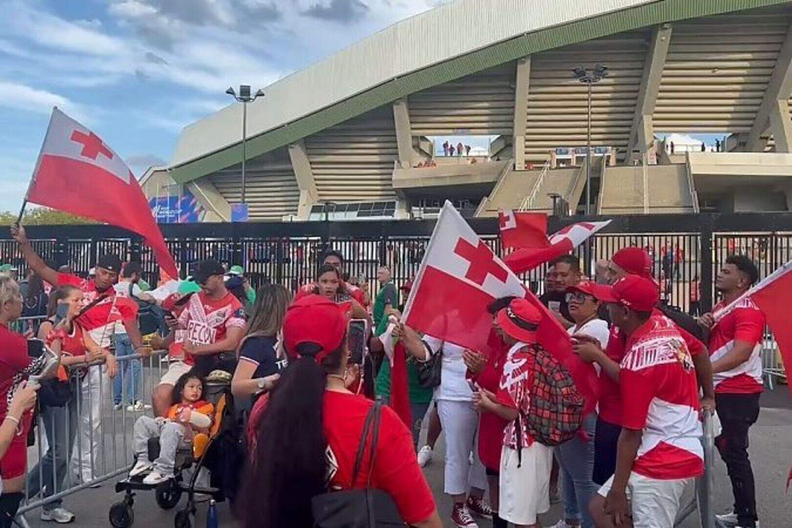 Tongan fans signing ahead of Ireland game | Irish Independent