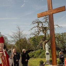 Community effort sees new cross erected at Wicklow-Carlow parish church ...