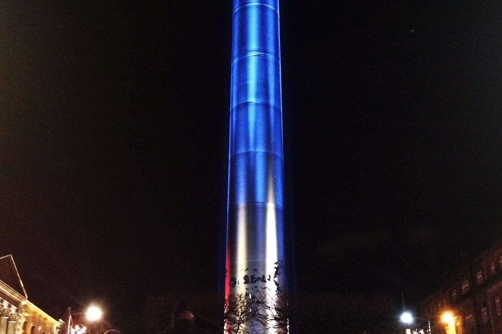 Dublin's Spire officially lit up as lightsaber to honour Star Wars ...