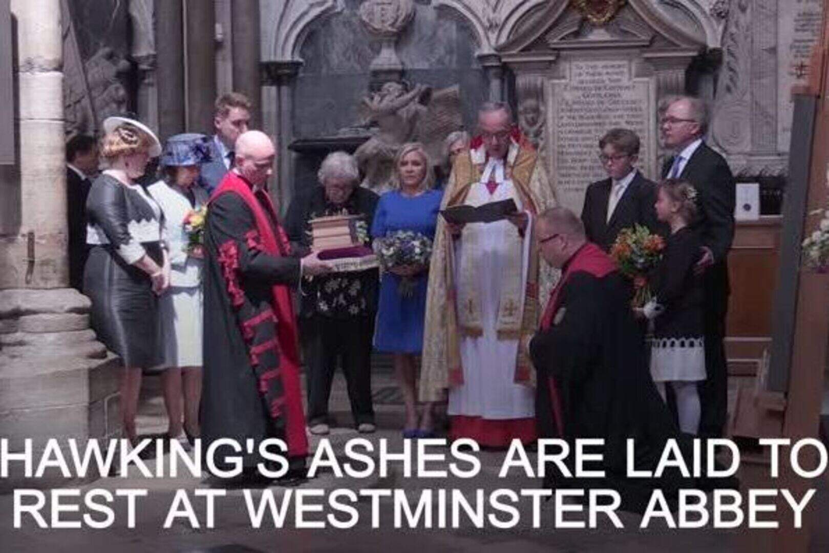 VIDEO: Benedict Cumberbatch leads tributes to Professor Stephen Hawking ...