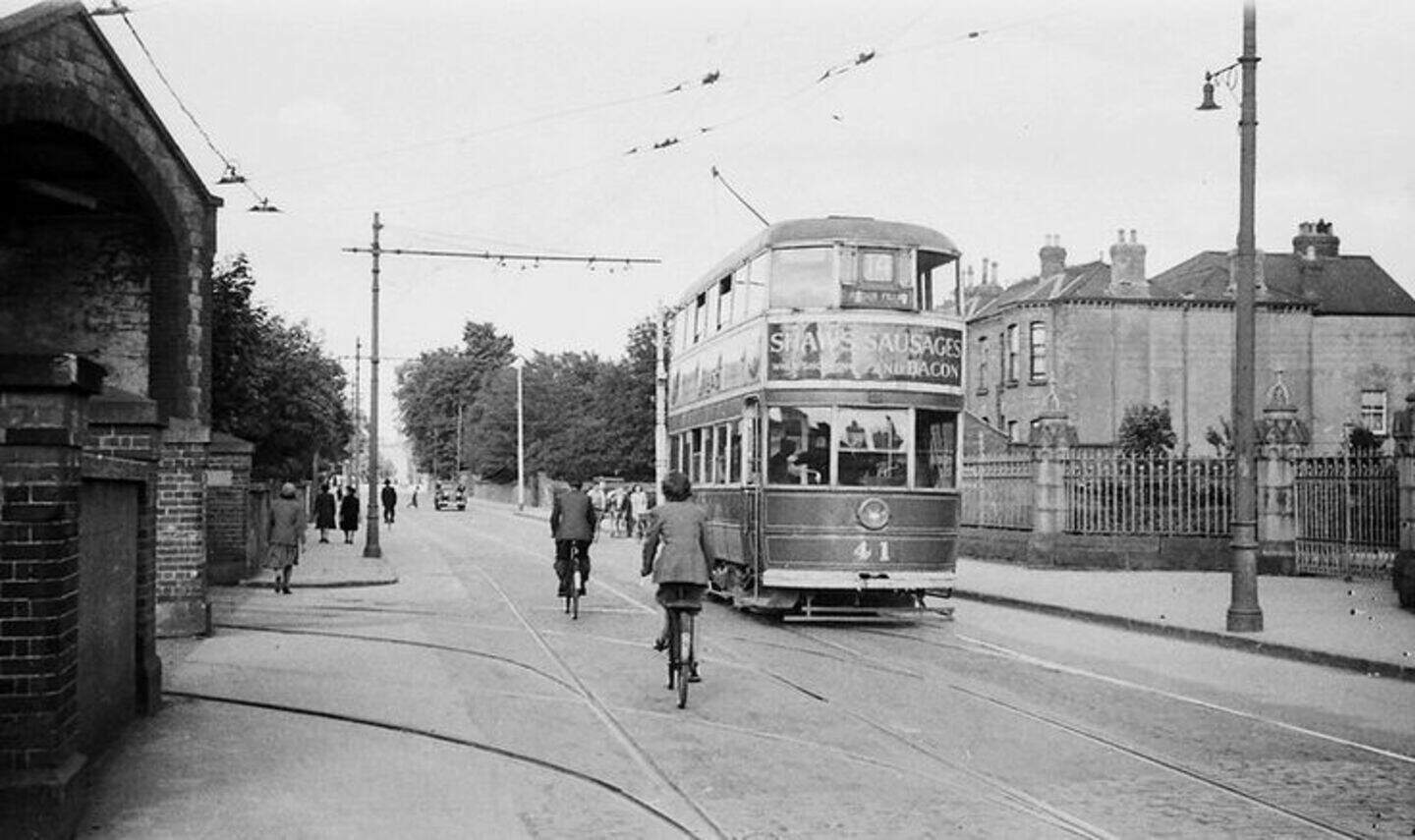 Toys in the fireplace and a washer under the hob maximise this D6 tram ...