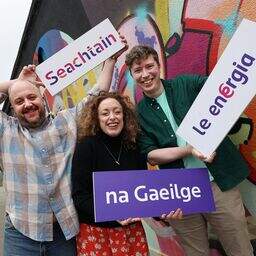 Seachtain: Julie Jay: Béal Feirste - an gig is measa a bhí agam riamh ...