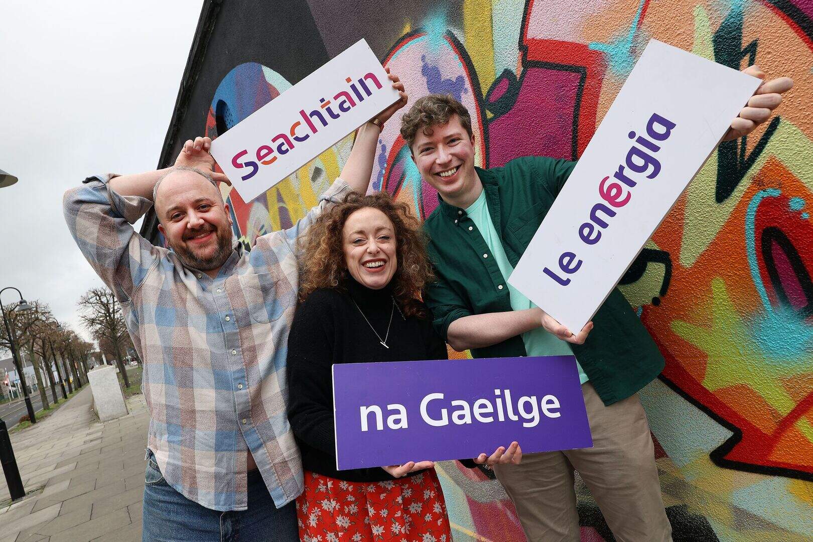 Seachtain: Julie Jay: Béal Feirste - an gig is measa a bhí agam riamh ...