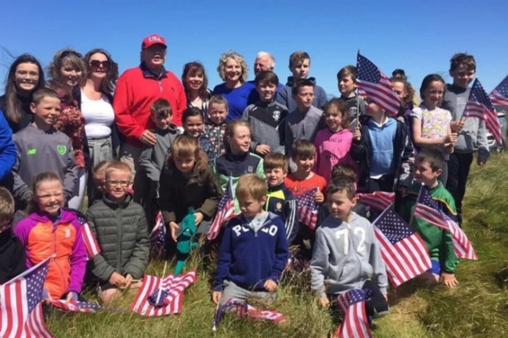 'A Secret Service agent came over to tell us' - Trump meets local ...