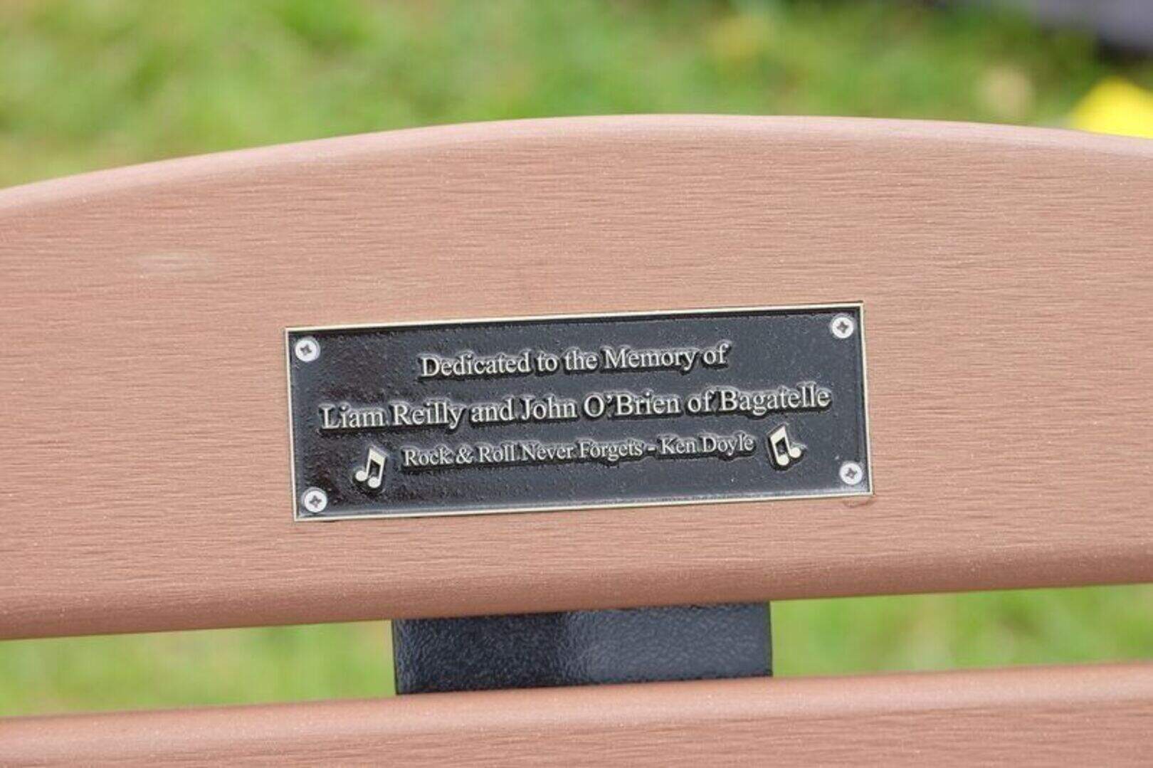 Louth music legend Liam Reilly honoured in Bray with memorial bench to ...