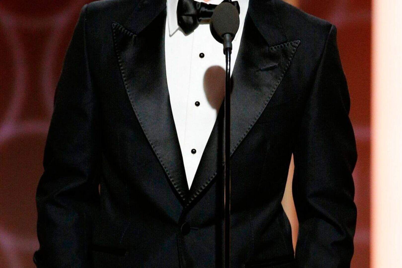 Brad Pitt receives rapturous applause during surprise appearance at ...