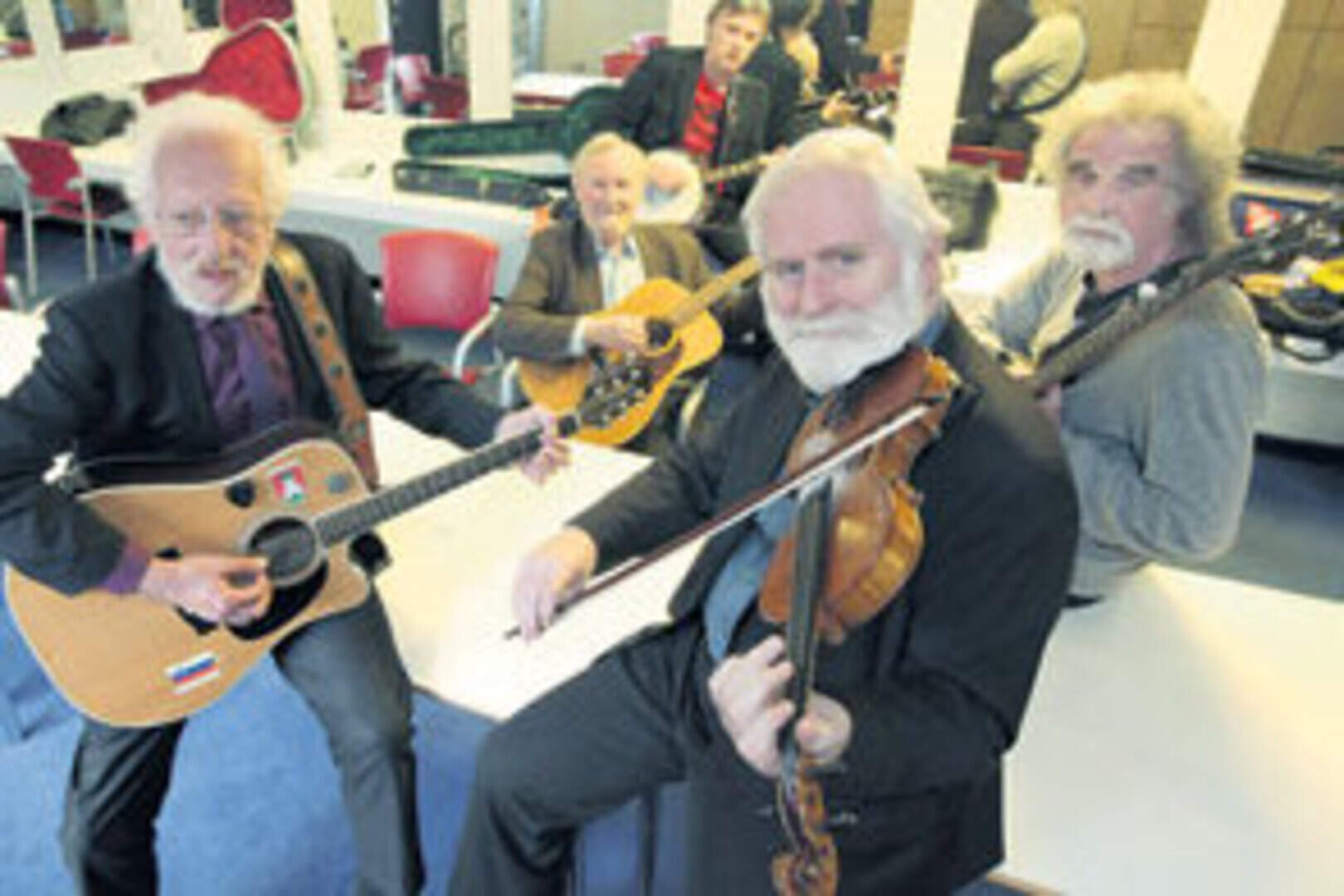 Show goes on as The Dubliners pay tribute to Barney | Irish Independent