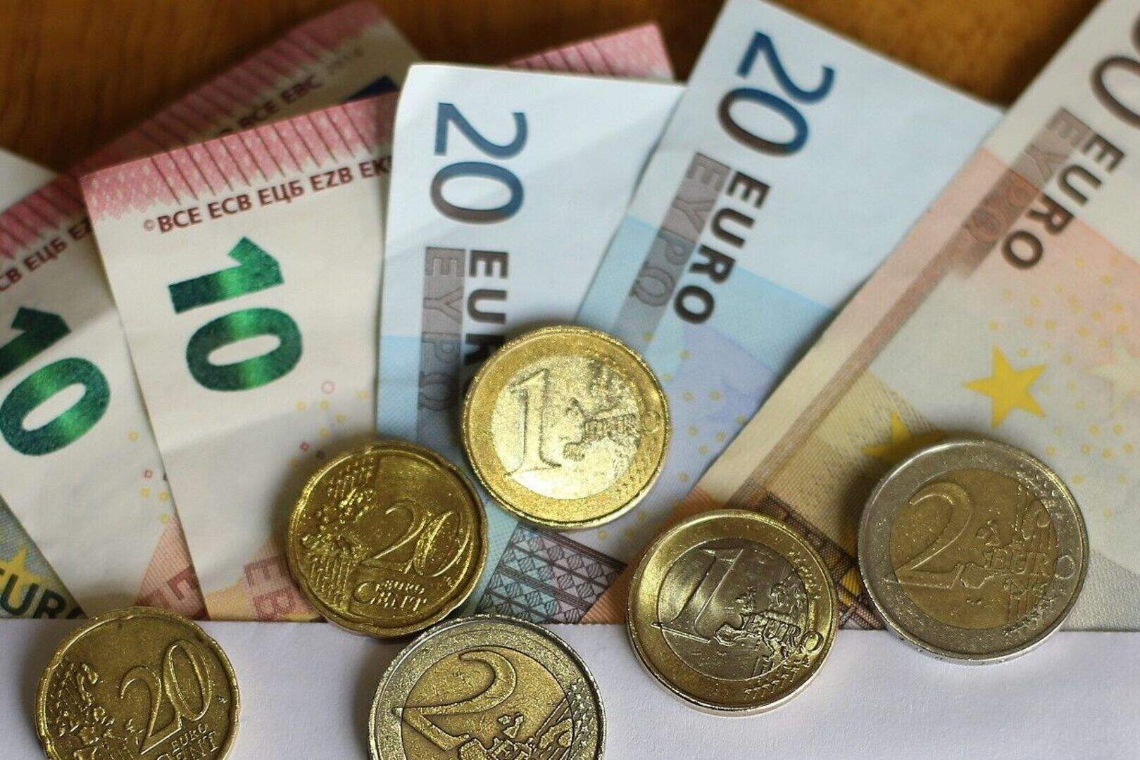 Irish boss of Experian earns 20pc of predecessor's pay in first year ...