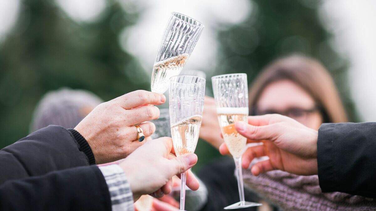 Introducing the 'wine wall' - The bizarre wedding trend that sees ...