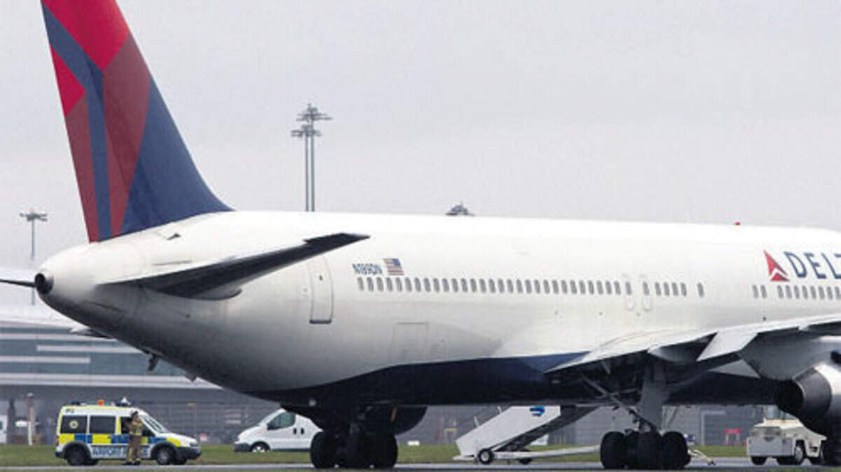 'Suspicious' mobile phone forces plane into emergency landing | Irish ...
