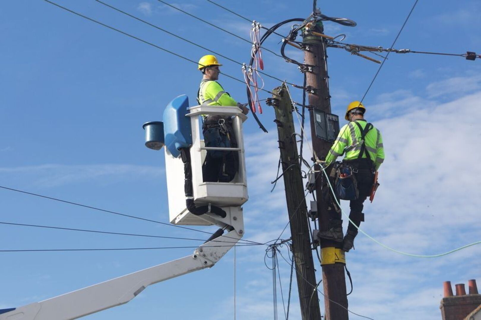 Storm Isha: Over 5,600 without power in Galway as Met Eireann issue new ...