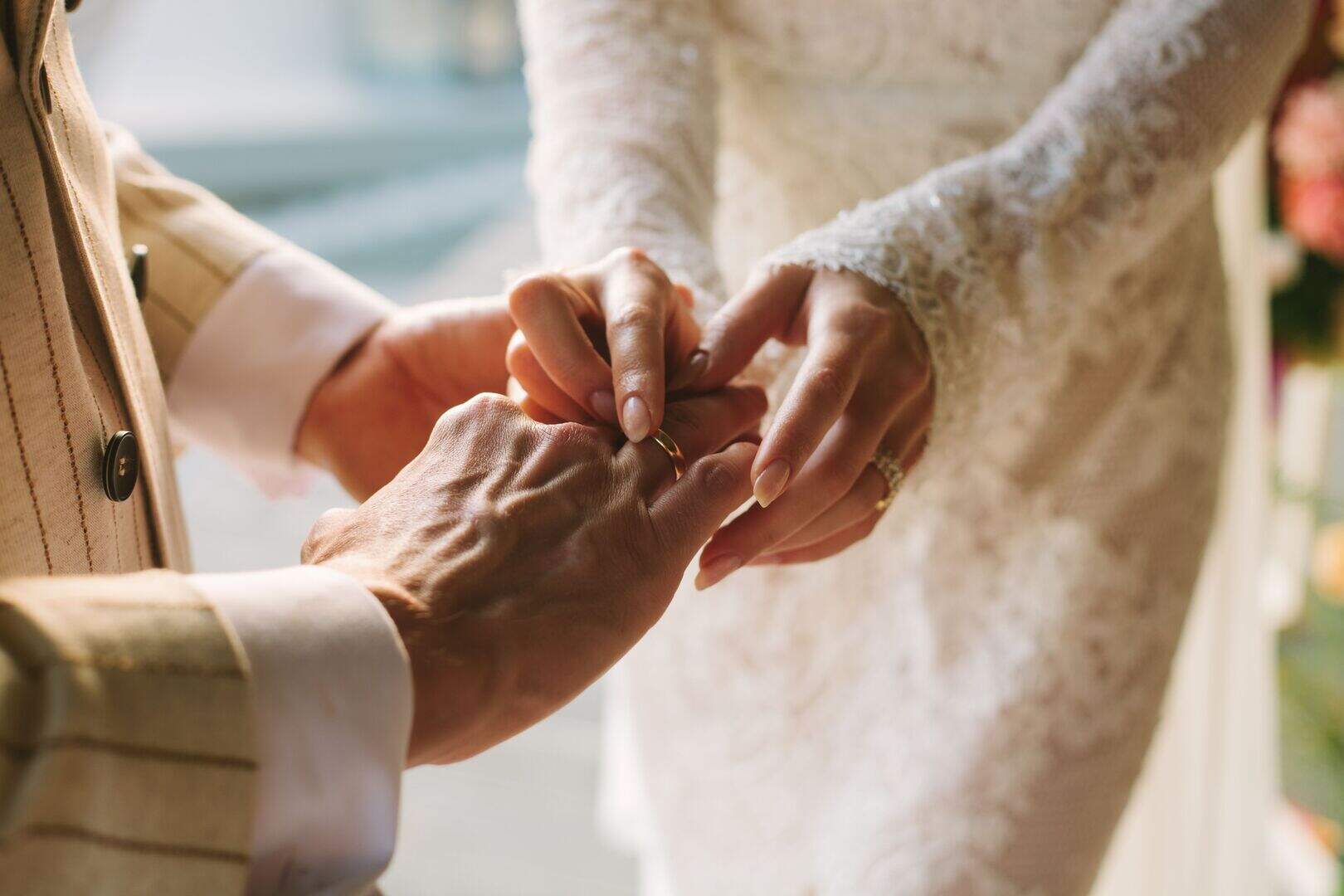 Couples in Ireland increasingly opting for non-traditional weddings ...