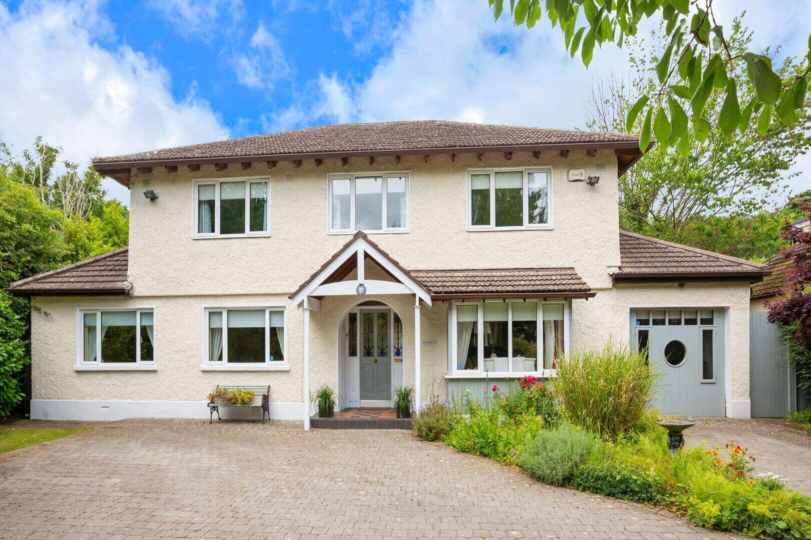 Wicklow home of much-loved filmmaker Éamon De Buitléar up for sale ...