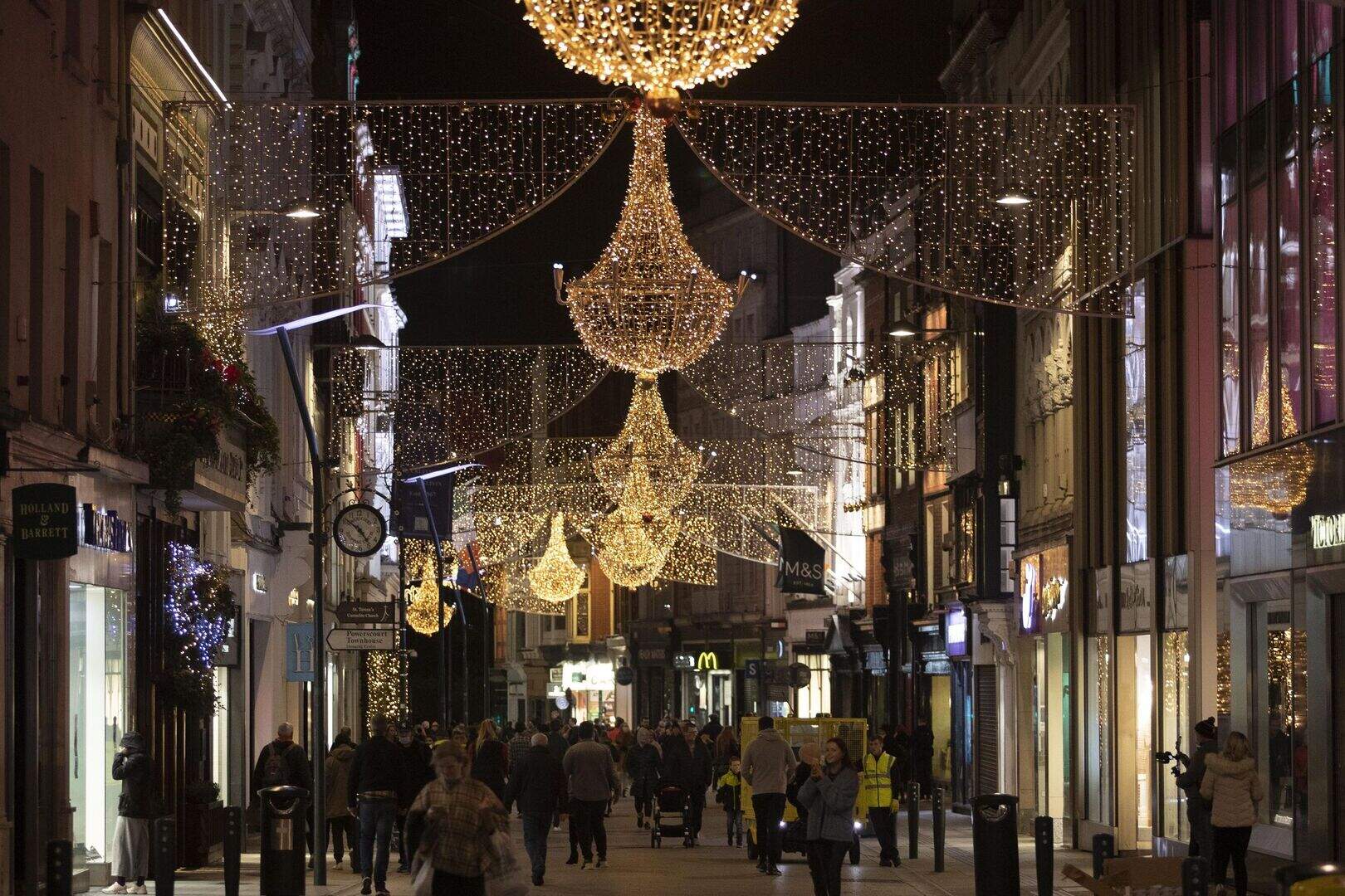A Covid Christmas: the December rules on household visits, shopping ...