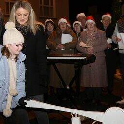 Brave Cork girl Isabelle lights-up Christmas tree in Boherbue in memory ...