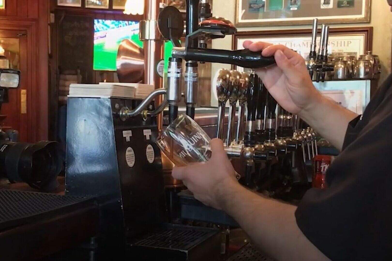 Pubs reopen as lockdown restrictions ease in Ireland | Irish Independent