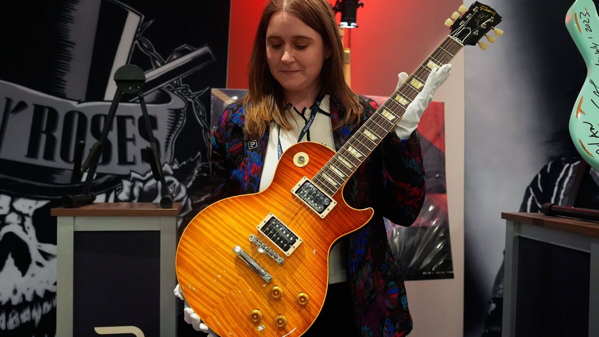 Guitar played by Slash on Guns N’ Roses tour sells for over £230,000 ...