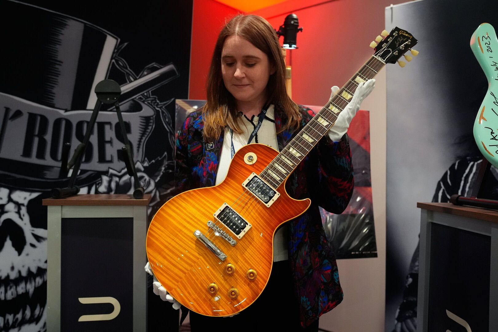 Guitar played by Slash on Guns N’ Roses tour sells for over £230,000 ...
