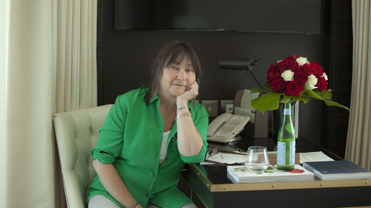 Glyph review: Ali Smith's haunting anti-war novel summons ghosts from ...