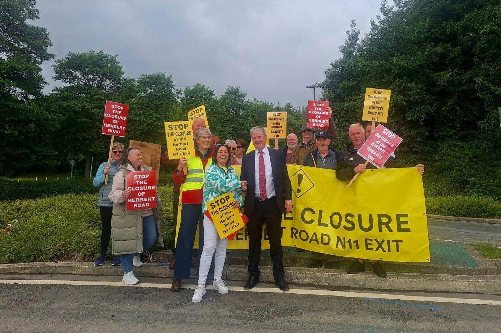 Wicklow N11 junction closure campaigners ambush sod turning | Irish ...