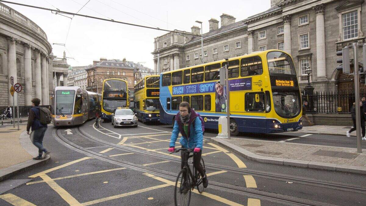 Private vehicles ‘still driving through Dublin's College Green’ despite ...