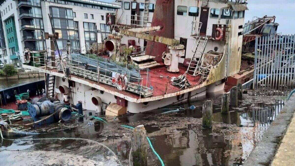 Serious pollution threat to Boyne River from sinking Drogheda dredger ...